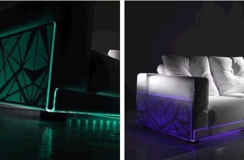 Asami: sofá con luz LED y control remoto