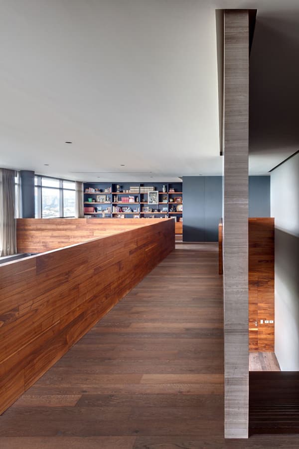 P1: moderno apartamento con salón a doble altura