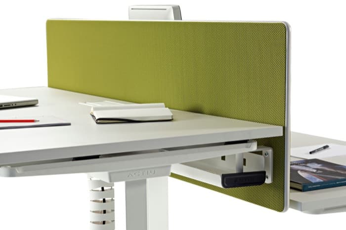 Mesa de escritorio elevable, con control eléctrico | Mobility