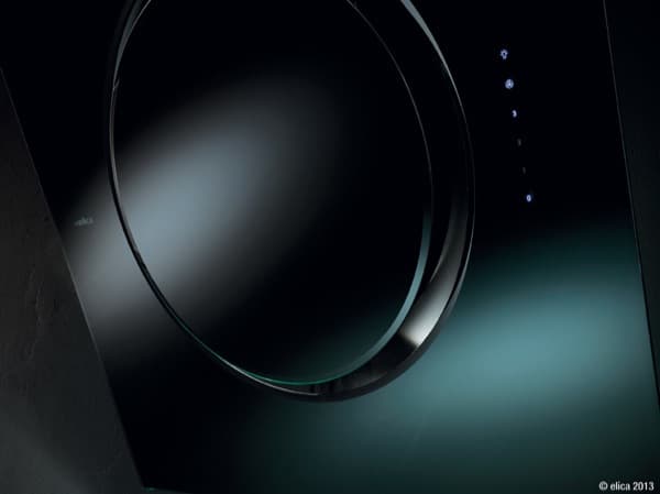 OM: moderno extractor de aire de pared